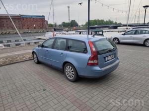 Volvo V50 2004 Cēsis, ar dzinēja tilpumu 2.00 L un nobraukumu 0 tūkst. km par 2950 €, foto 3 vietnē AUTOMOTO.COM.LV