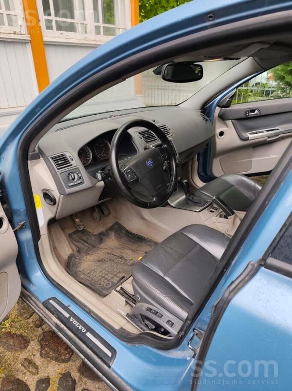 Volvo V50 2004 Cēsis, ar dzinēja tilpumu 2.00 L un nobraukumu 0 tūkst. km par 1000 €, foto 8 vietnē AUTOMOTO.COM.LV