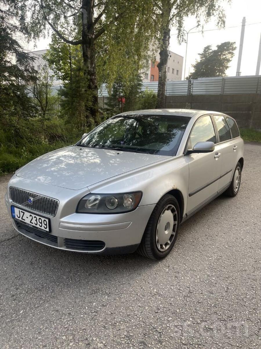 Volvo V50 2004 Rīga, ar dzinēja tilpumu 2.00 L un nobraukumu 386 tūkst. km par 960 €, foto 1 vietnē AUTOMOTO.COM.LV