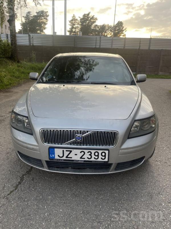 Volvo V50 2004 Rīga, ar dzinēja tilpumu 2.00 L un nobraukumu 386 tūkst. km par 960 €, foto 2 vietnē AUTOMOTO.COM.LV