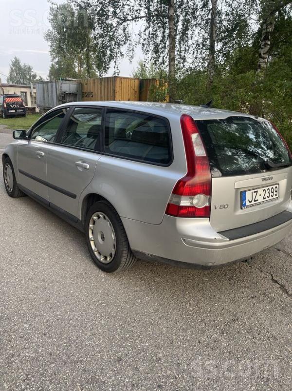 Volvo V50 2004 Rīga, ar dzinēja tilpumu 2.00 L un nobraukumu 386 tūkst. km par 960 €, foto 3 vietnē AUTOMOTO.COM.LV