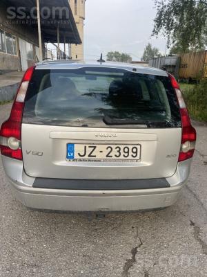 Volvo V50 2004 Rīga, ar dzinēja tilpumu 2.00 L un nobraukumu 386 tūkst. km par 960 €, foto 4 vietnē AUTOMOTO.COM.LV