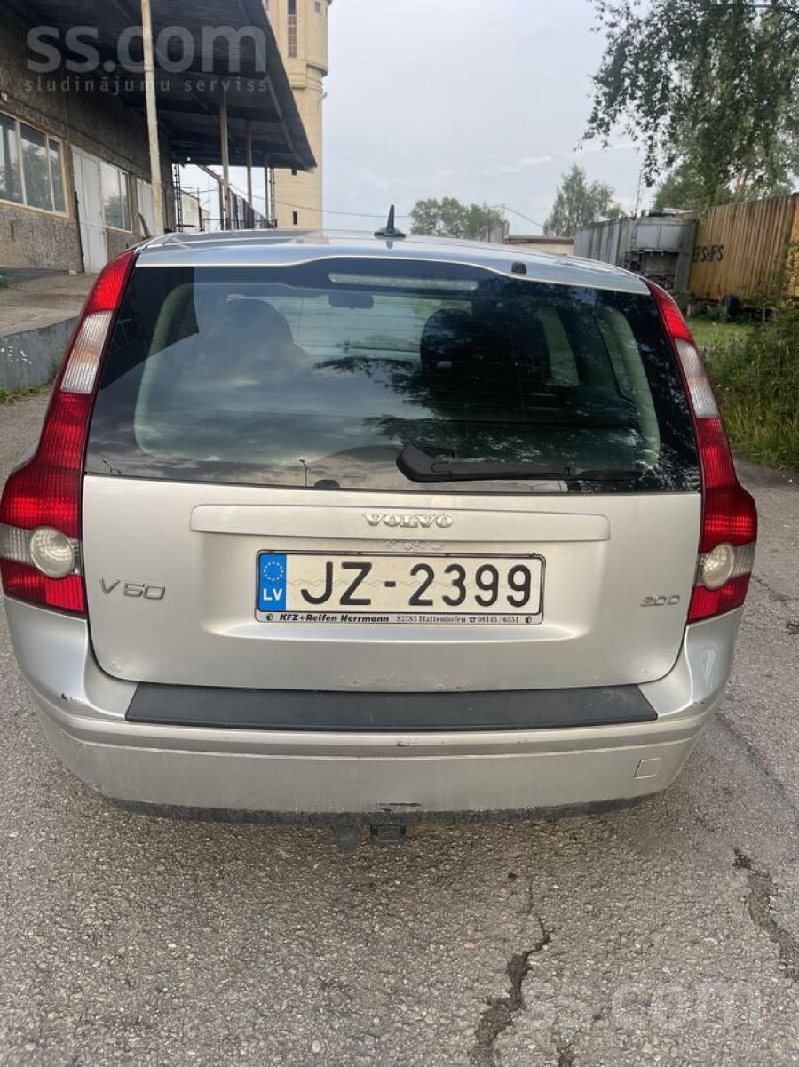 Volvo V50 2004 Rīga, ar dzinēja tilpumu 2.00 L un nobraukumu 386 tūkst. km par 960 €, foto 4 vietnē AUTOMOTO.COM.LV