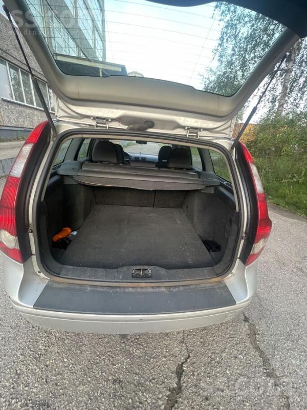 Volvo V50 2004 Rīga, ar dzinēja tilpumu 2.00 L un nobraukumu 386 tūkst. km par 960 €, foto 8 vietnē AUTOMOTO.COM.LV