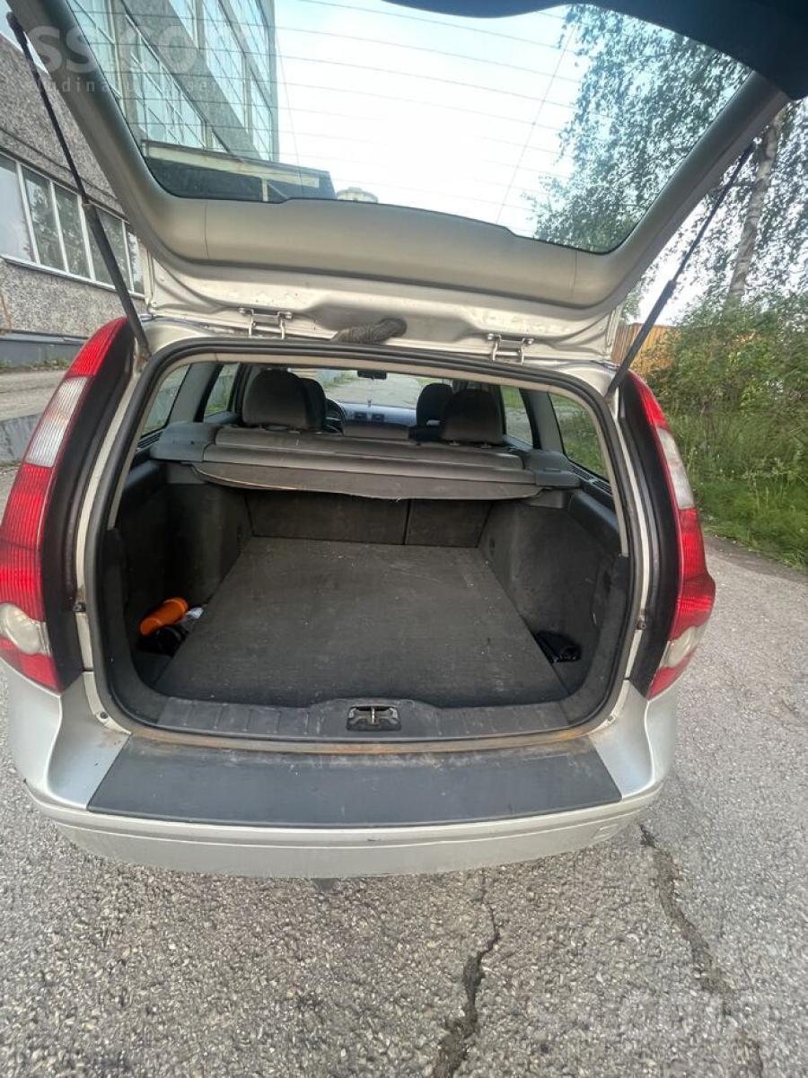 Volvo V50 2004 Rīga, ar dzinēja tilpumu 2.00 L un nobraukumu 386 tūkst. km par 960 €, foto 8 vietnē AUTOMOTO.COM.LV