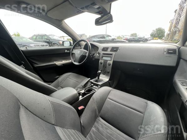 Volvo V50 2004 Rīga, ar dzinēja tilpumu 2.40 L un nobraukumu 0 tūkst. km par 1750 €, foto 5 vietnē AUTOMOTO.COM.LV