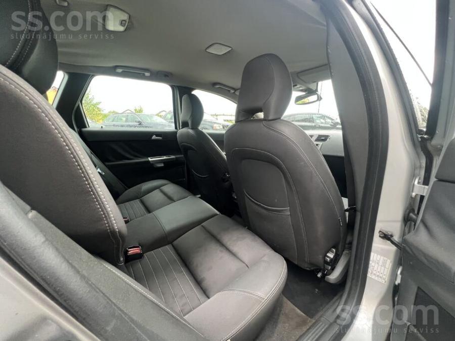 Volvo V50 2004 Rīga, ar dzinēja tilpumu 2.40 L un nobraukumu 0 tūkst. km par 1750 €, foto 6 vietnē AUTOMOTO.COM.LV