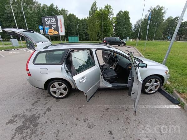 Volvo V50 2004 Rīga, ar dzinēja tilpumu 2.00 L un nobraukumu 349 tūkst. km par 1400 €, foto 2 vietnē AUTOMOTO.COM.LV