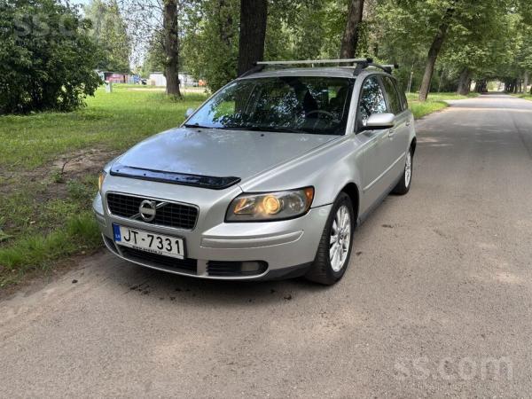 Вольво В50 2004 в Рига, объемом двигателя 2.00 л и пробегом 0 тыс. км за 1000 €, фото 4 на AUTOMOTO.COM.LV