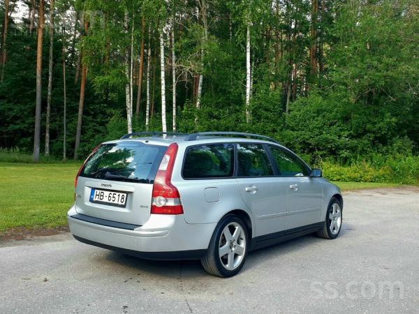 Volvo V50 2004 Rīga, ar dzinēja tilpumu 2.00 L un nobraukumu 349 tūkst. km par 1390 €, foto 2 vietnē AUTOMOTO.COM.LV