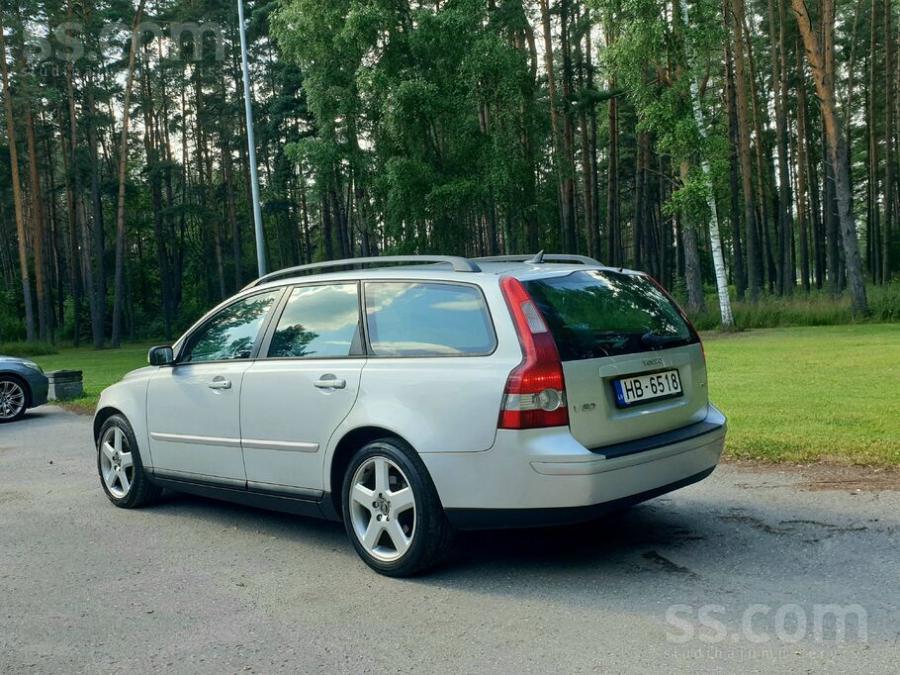 Volvo V50 2004 Rīga, ar dzinēja tilpumu 2.00 L un nobraukumu 349 tūkst. km par 1390 €, foto 3 vietnē AUTOMOTO.COM.LV