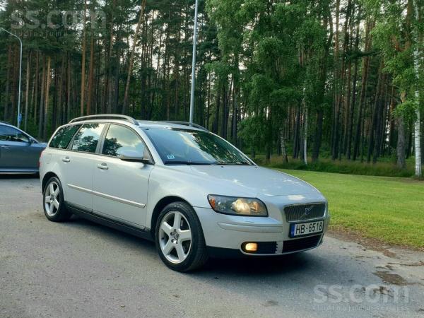 Volvo V50 2004 Rīga, ar dzinēja tilpumu 2.00 L un nobraukumu 349 tūkst. km par 1390 €, foto 4 vietnē AUTOMOTO.COM.LV