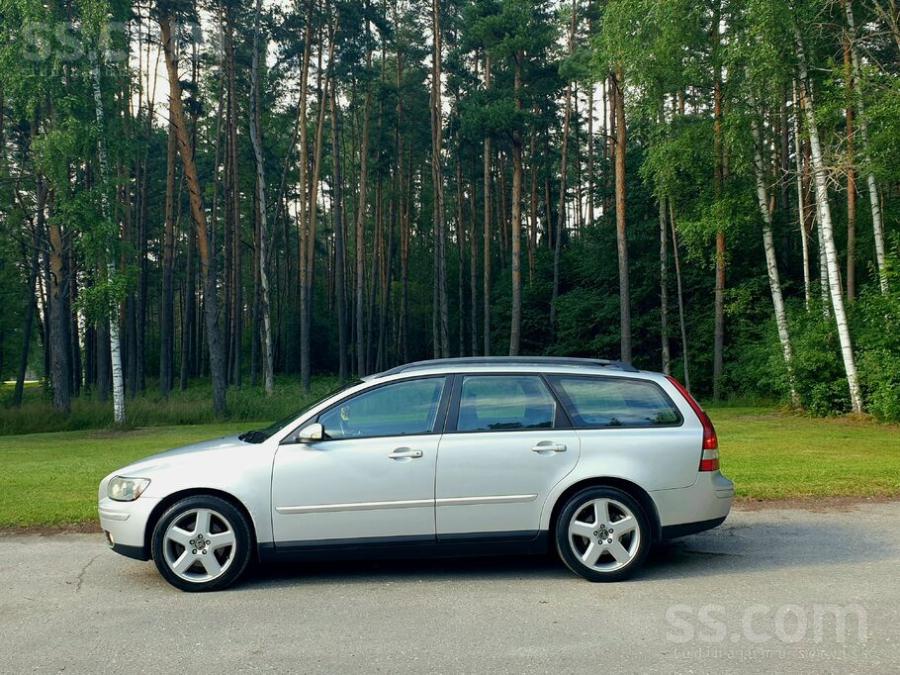 Volvo V50 2004 Rīga, ar dzinēja tilpumu 2.00 L un nobraukumu 349 tūkst. km par 1390 €, foto 5 vietnē AUTOMOTO.COM.LV