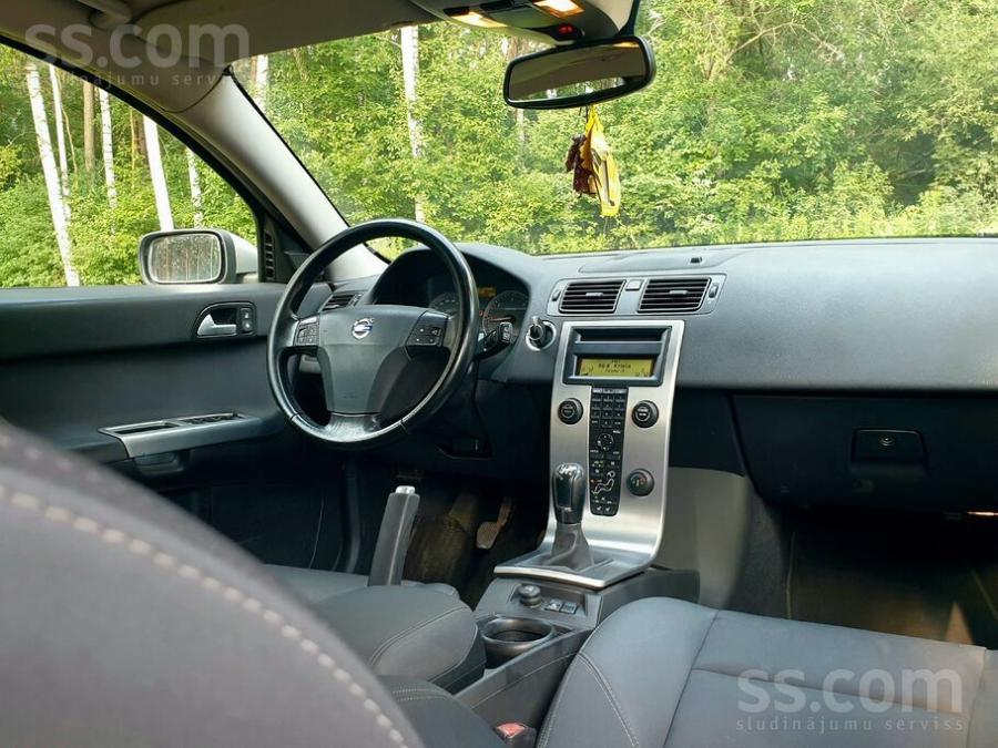 Volvo V50 2004 Rīga, ar dzinēja tilpumu 2.00 L un nobraukumu 349 tūkst. km par 1390 €, foto 7 vietnē AUTOMOTO.COM.LV