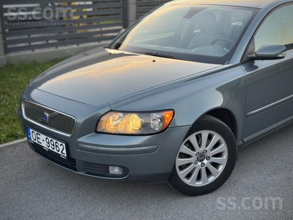 Volvo V50 2004 in Jelgava, with an engine capacity of 2.00 L and mileage of 357 thousand km for 2300 €, photo 2 on AUTOMOTO.COM.LV