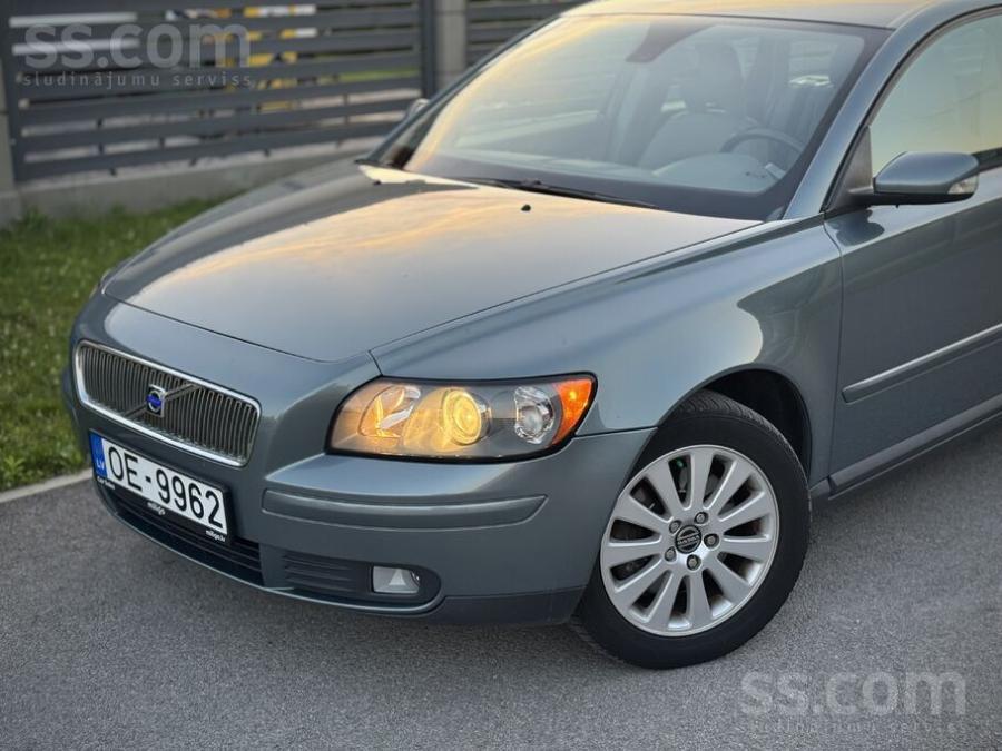Volvo V50 2004 in Jelgava, with an engine capacity of 2.00 L and mileage of 357 thousand km for 2300 €, photo 2 on AUTOMOTO.COM.LV