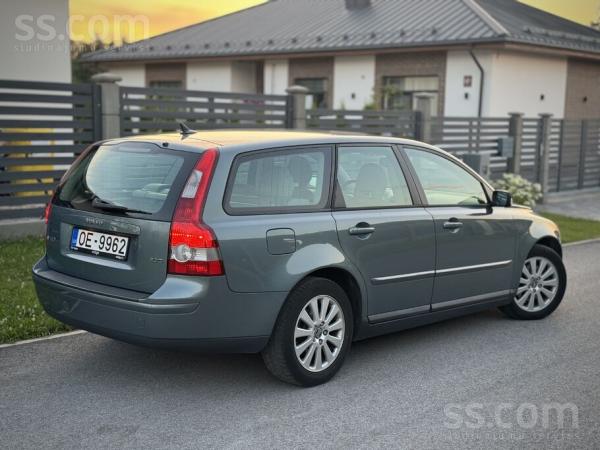 Volvo V50 2004 in Jelgava, with an engine capacity of 2.00 L and mileage of 357 thousand km for 2300 €, photo 5 on AUTOMOTO.COM.LV