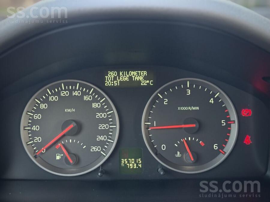 Volvo V50 2004 in Jelgava, with an engine capacity of 2.00 L and mileage of 357 thousand km for 2300 €, photo 14 on AUTOMOTO.COM.LV