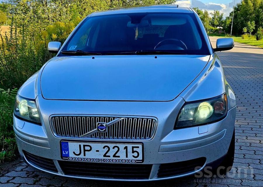 Volvo V50 2004 Valmiera, ar dzinēja tilpumu 2.00 L un nobraukumu 316 tūkst. km par 2000 €, foto 4 vietnē AUTOMOTO.COM.LV