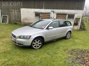 Volvo V50 2004 Alūksne, ar dzinēja tilpumu 2.00 L un nobraukumu 433 tūkst. km par 500 €, foto  vietnē AUTOMOTO.COM.LV