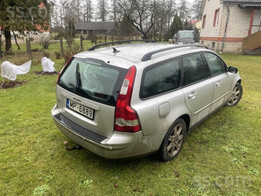 Volvo V50 2004 in Aluksne, with an engine capacity of 2.00 L and mileage of 433 thousand km for 500 €, photo 3 on AUTOMOTO.COM.LV