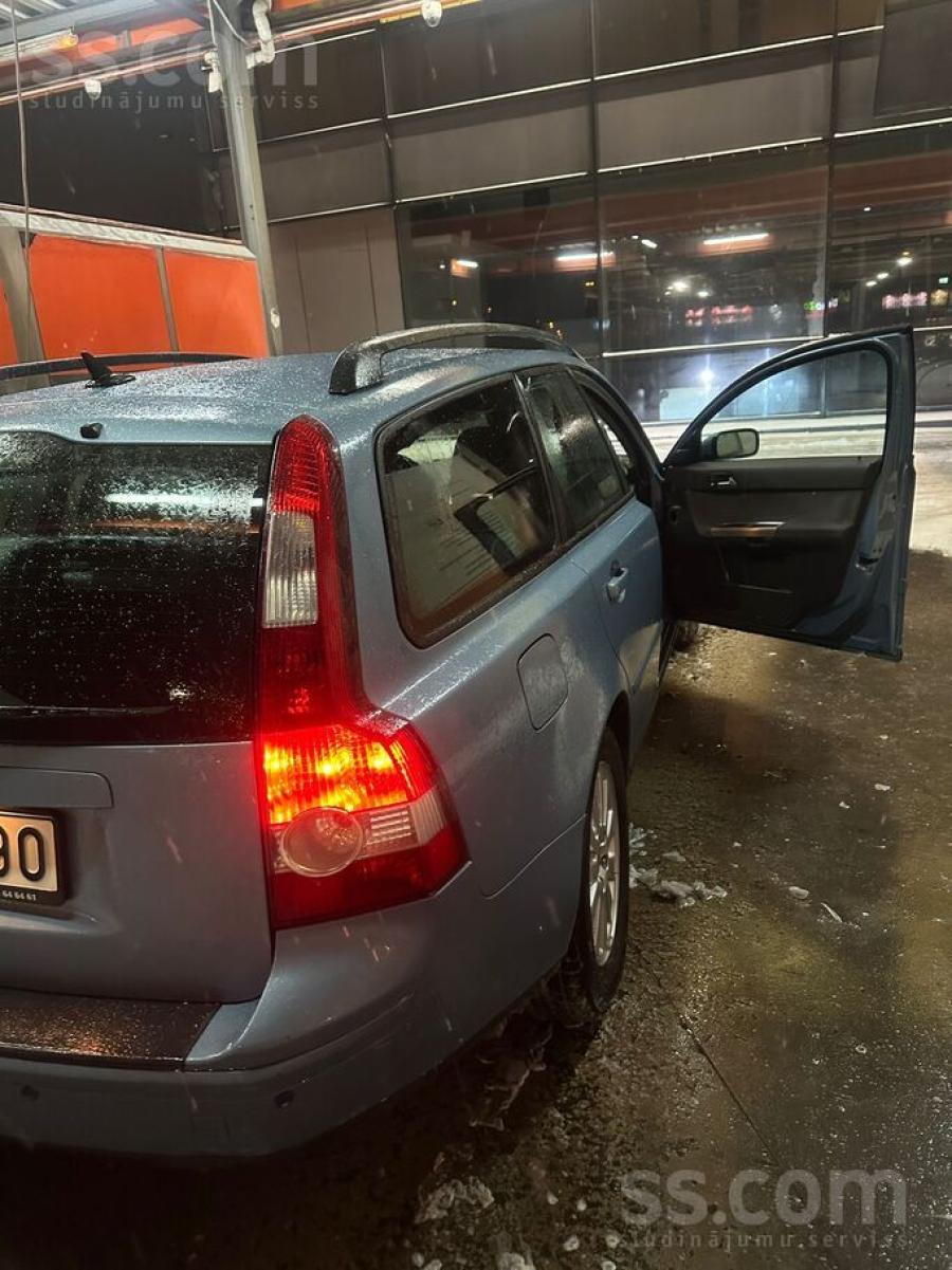 Volvo V50 2004 Rīga, ar dzinēja tilpumu 2.00 L un nobraukumu 279 tūkst. km par 2000 €, foto 11 vietnē AUTOMOTO.COM.LV