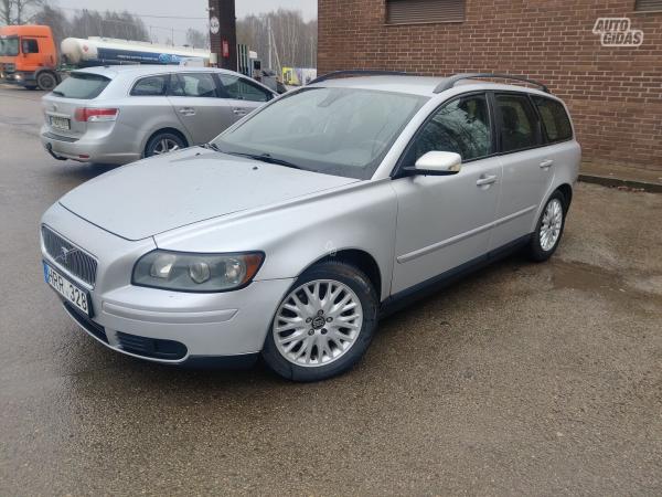 Volvo V50 2004 in Siauliai, with an engine capacity of 2.00 L and mileage of 370 thousand km for 1150 €, photo 2 on AUTOMOTO.COM.LV