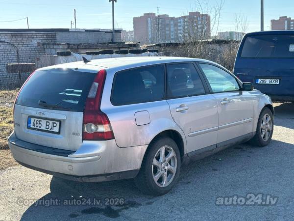 Volvo V50 2004 Narva, ar dzinēja tilpumu 2.00 L un nobraukumu 360 tūkst. km par 499 €, foto 3 vietnē AUTOMOTO.COM.LV
