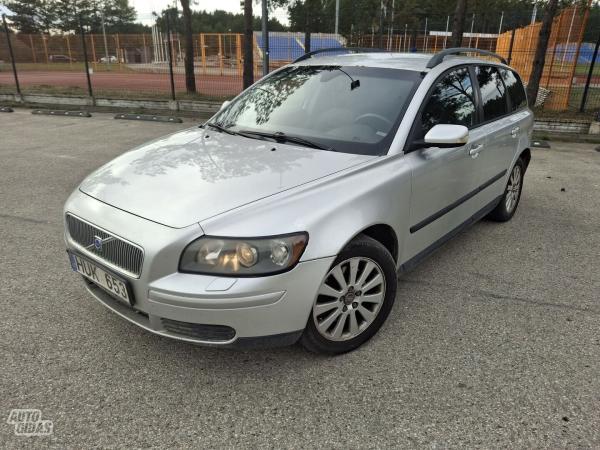 Volvo V50 2004 in Utena, with an engine capacity of 2.40 L and mileage of 300 thousand km for 1250 €, photo 1 on AUTOMOTO.COM.LV