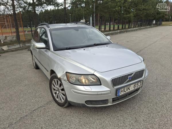 Volvo V50 2004 in Utena, with an engine capacity of 2.40 L and mileage of 300 thousand km for 1250 €, photo 4 on AUTOMOTO.COM.LV