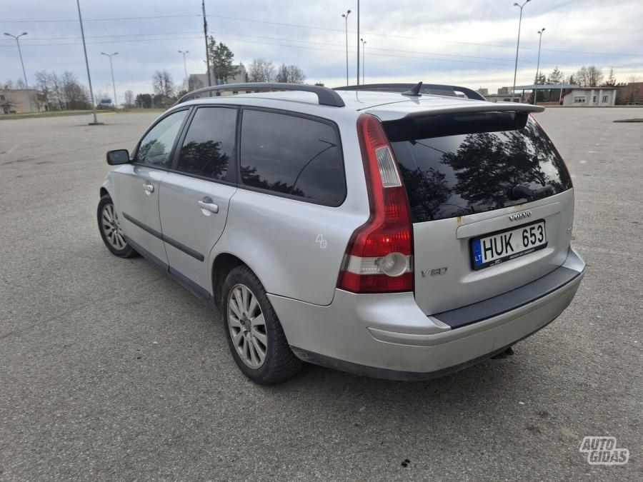 Volvo V50 2004 Utena, ar dzinēja tilpumu 2.40 L un nobraukumu 300 tūkst. km par 1000 €, foto 4 vietnē AUTOMOTO.COM.LV