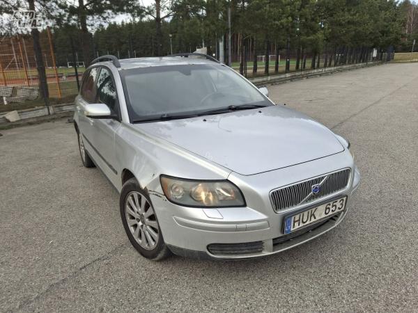 Volvo V50 2004 in Utena, with an engine capacity of 2.40 L and mileage of 300 thousand km for 950 €, photo 3 on AUTOMOTO.COM.LV