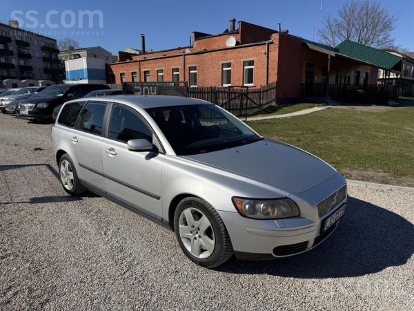 Volvo V50 2004 in Ventspils, with an engine capacity of 2.00 L and mileage of 302 thousand km for 1590 €, photo 3 on AUTOMOTO.COM.LV