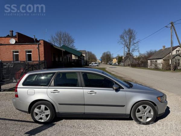 Volvo V50 2004 in Ventspils, with an engine capacity of 2.00 L and mileage of 302 thousand km for 1590 €, photo 8 on AUTOMOTO.COM.LV