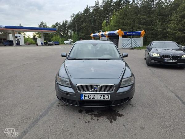 Вольво В50 2004 в Варена, объемом двигателя 2.00 л и пробегом 398 тыс. км за 650 €, фото 2 на AUTOMOTO.COM.LV