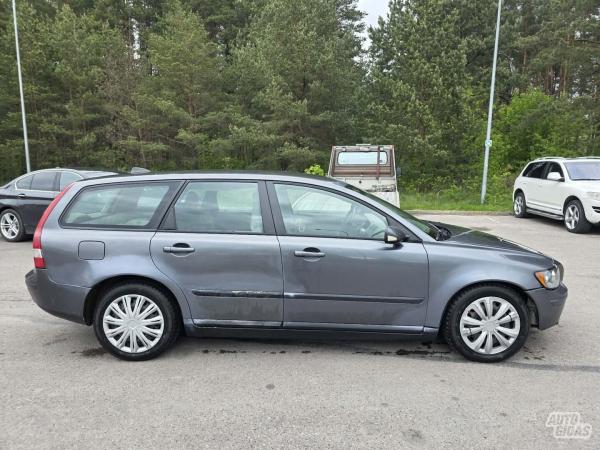 Вольво В50 2004 в Варена, объемом двигателя 2.00 л и пробегом 398 тыс. км за 650 €, фото 4 на AUTOMOTO.COM.LV