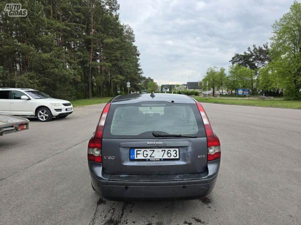 Вольво В50 2004 в Варена, объемом двигателя 2.00 л и пробегом 398 тыс. км за 650 €, фото 5 на AUTOMOTO.COM.LV