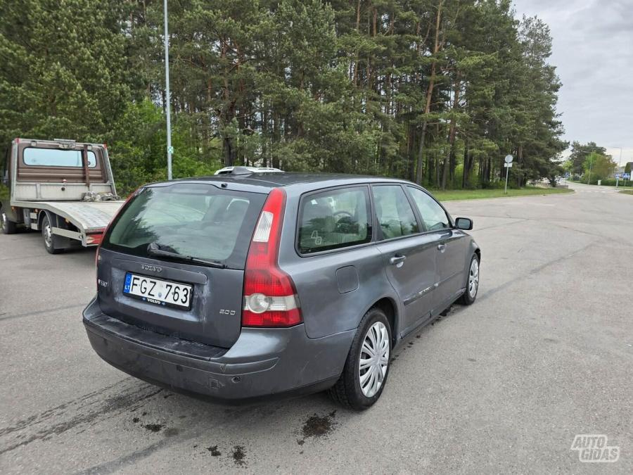 Volvo V50 2004 in Varena, with an engine capacity of 2.00 L and mileage of 398 thousand km for 650 €, photo 7 on AUTOMOTO.COM.LV