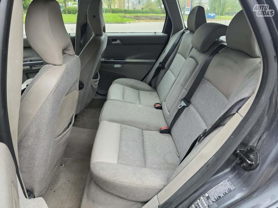 Volvo V50 2004 in Varena, with an engine capacity of 2.00 L and mileage of 398 thousand km for 650 €, photo 11 on AUTOMOTO.COM.LV