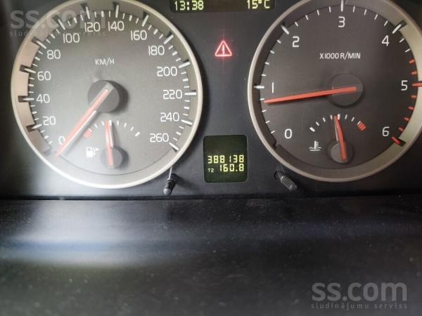 Volvo V50 2004 in Bauska, with an engine capacity of 2.00 L and mileage of 388 thousand km for 1250 €, photo 4 on AUTOMOTO.COM.LV