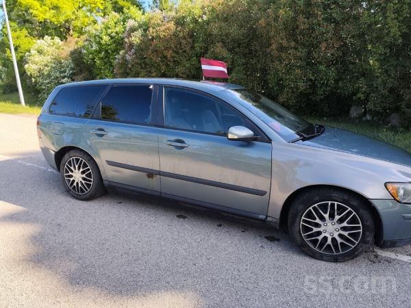 Volvo V50 2004 in Bauska, with an engine capacity of 2.00 L and mileage of 388 thousand km for 1250 €, photo 5 on AUTOMOTO.COM.LV