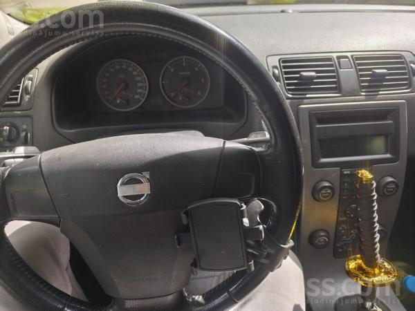 Volvo V50 2004 in Bauska, with an engine capacity of 2.00 L and mileage of 388 thousand km for 1250 €, photo 6 on AUTOMOTO.COM.LV