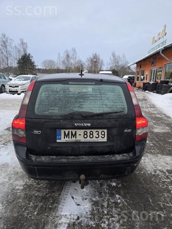 Volvo V50 2004 in Riga, with an engine capacity of 2.00 L and mileage of 391 thousand km for 1485 €, photo 2 on AUTOMOTO.COM.LV