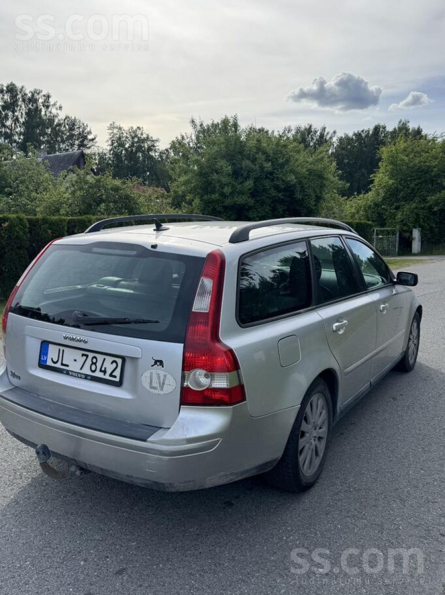 Volvo V50 2004 Jūrmala, ar dzinēja tilpumu 2.00 L un nobraukumu 333 tūkst. km par 1200 €, foto 4 vietnē AUTOMOTO.COM.LV