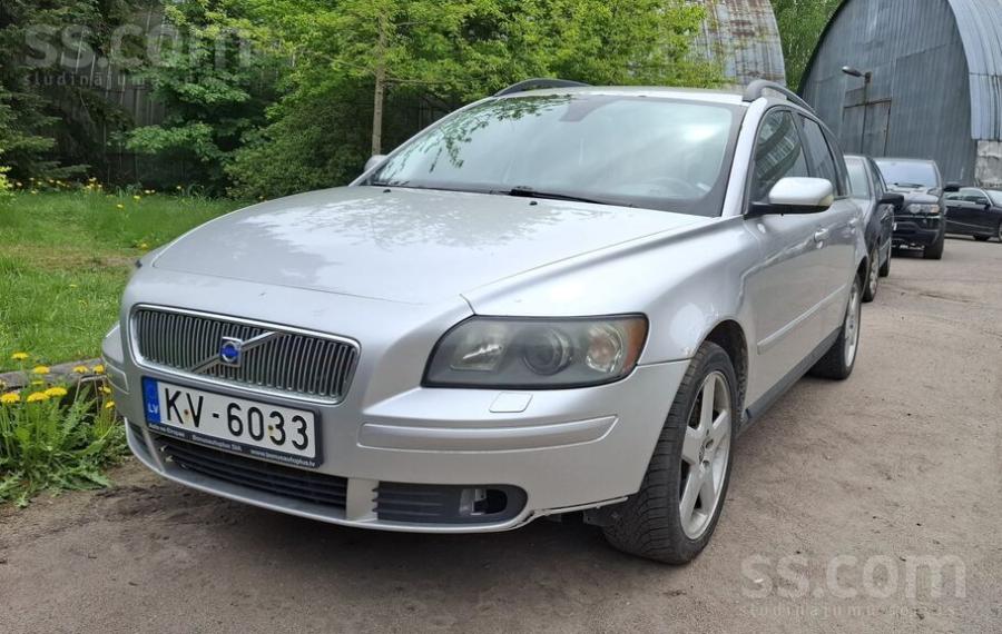 Volvo V50 2004 in Riga, with an engine capacity of 2.50 L and mileage of 297 thousand km for 1200 €, photo 4 on AUTOMOTO.COM.LV