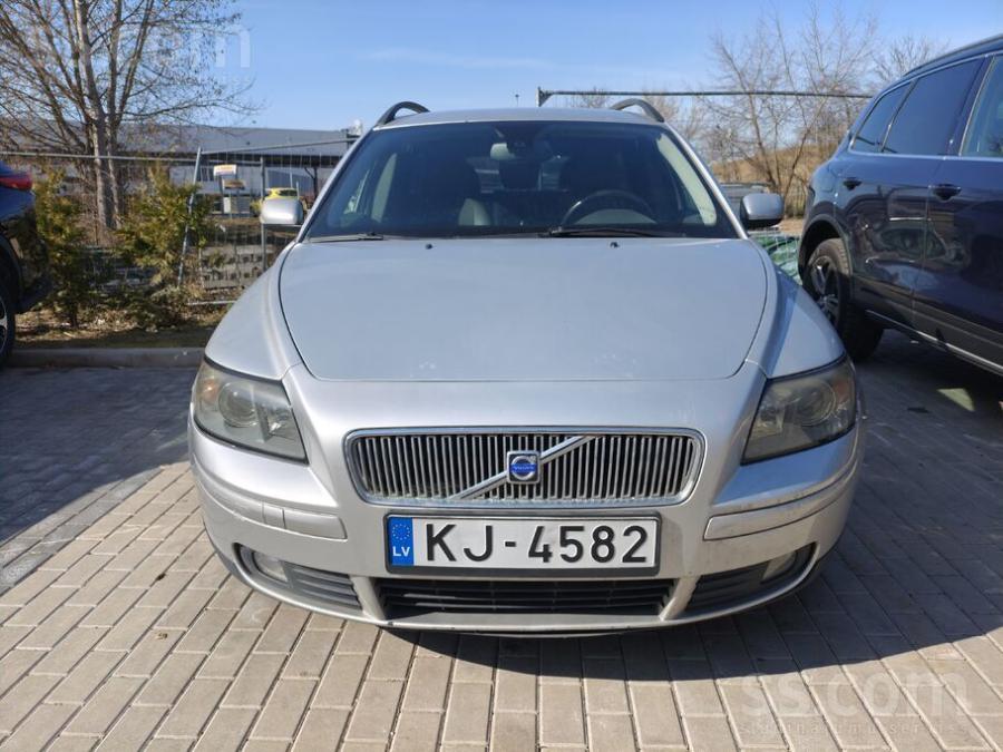 Volvo V50 2004 Rīga, ar dzinēja tilpumu 2.00 L un nobraukumu 274 tūkst. km par 800 €, foto 3 vietnē AUTOMOTO.COM.LV