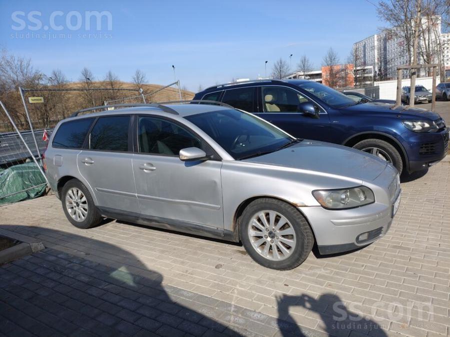 Volvo V50 2004 Rīga, ar dzinēja tilpumu 2.00 L un nobraukumu 274 tūkst. km par 800 €, foto 4 vietnē AUTOMOTO.COM.LV