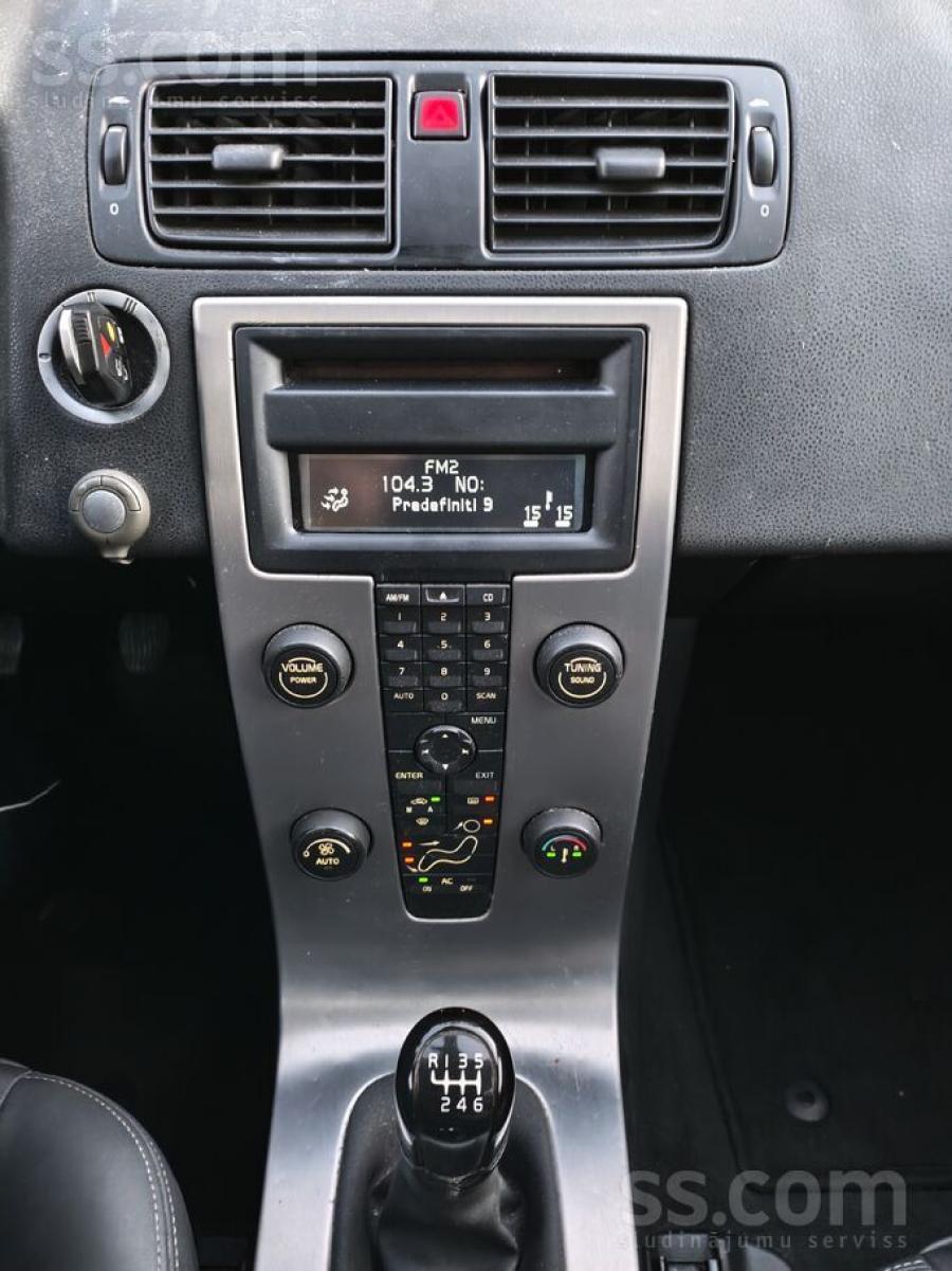 Volvo V50 2004 Rīga, ar dzinēja tilpumu 2.00 L un nobraukumu 274 tūkst. km par 800 €, foto 10 vietnē AUTOMOTO.COM.LV