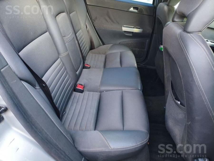 Volvo V50 2004 Rīga, ar dzinēja tilpumu 2.00 L un nobraukumu 274 tūkst. km par 800 €, foto 14 vietnē AUTOMOTO.COM.LV