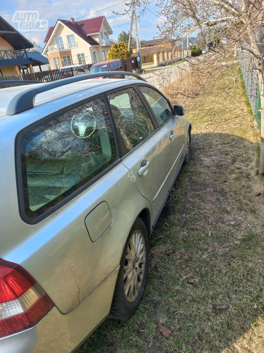 Volvo V50 2004 in Vilnius, with an engine capacity of 2.00 L and mileage of 204 thousand km for 900 €, photo 1 on AUTOMOTO.COM.LV